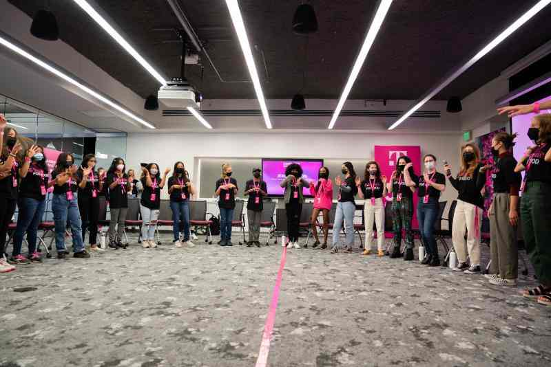 Calling Young Innovators: T-Mobile and the T-Mobil | Ashoka